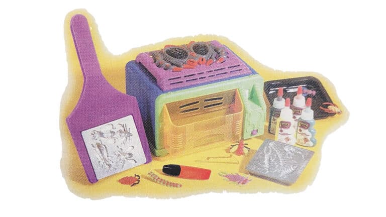 CREEPY CRAWLERS BUG MAKER - The Toy Book