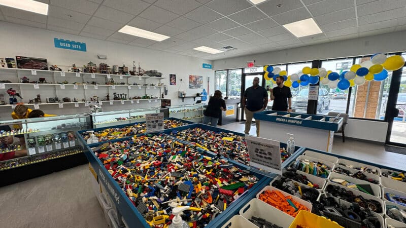 Bricks & Minifigs Surpasses 300 Retail Locations Worldwide - The Toy Book